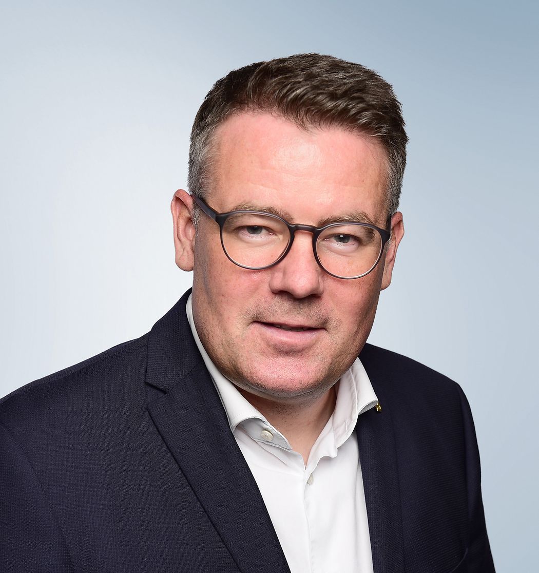 TDK Europe: Background for Oliver Huettner | TDK Electronics - TDK Europe